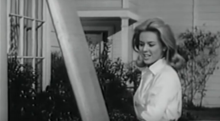 Tina Cole Ironically Tries to Keep the Douglases From Going to Hawaii ...