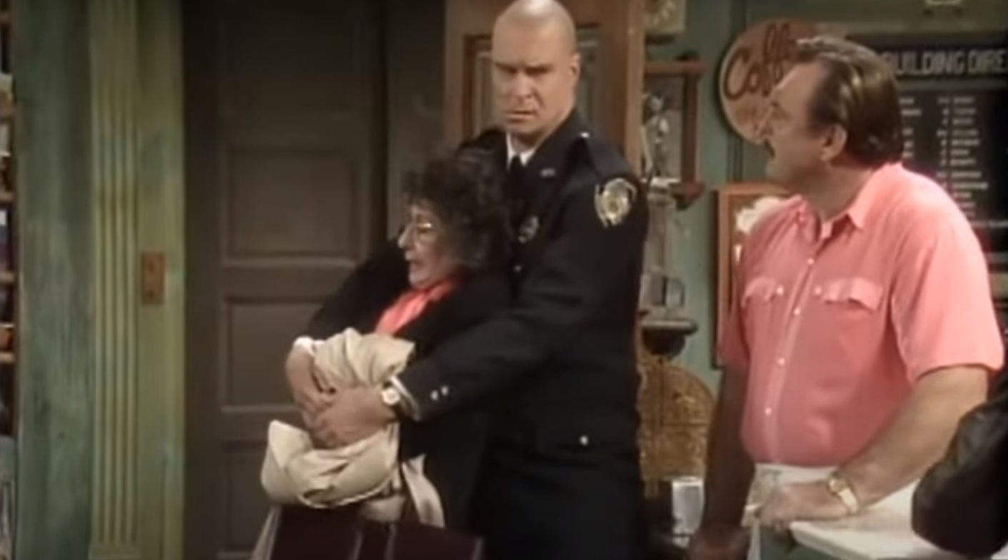 That Time Bull Acted as the Judge's Bodyguard on My Two Dads