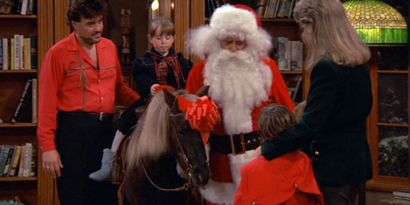 Murphy Brown Had a Weird Christmas Episode in Its First Season